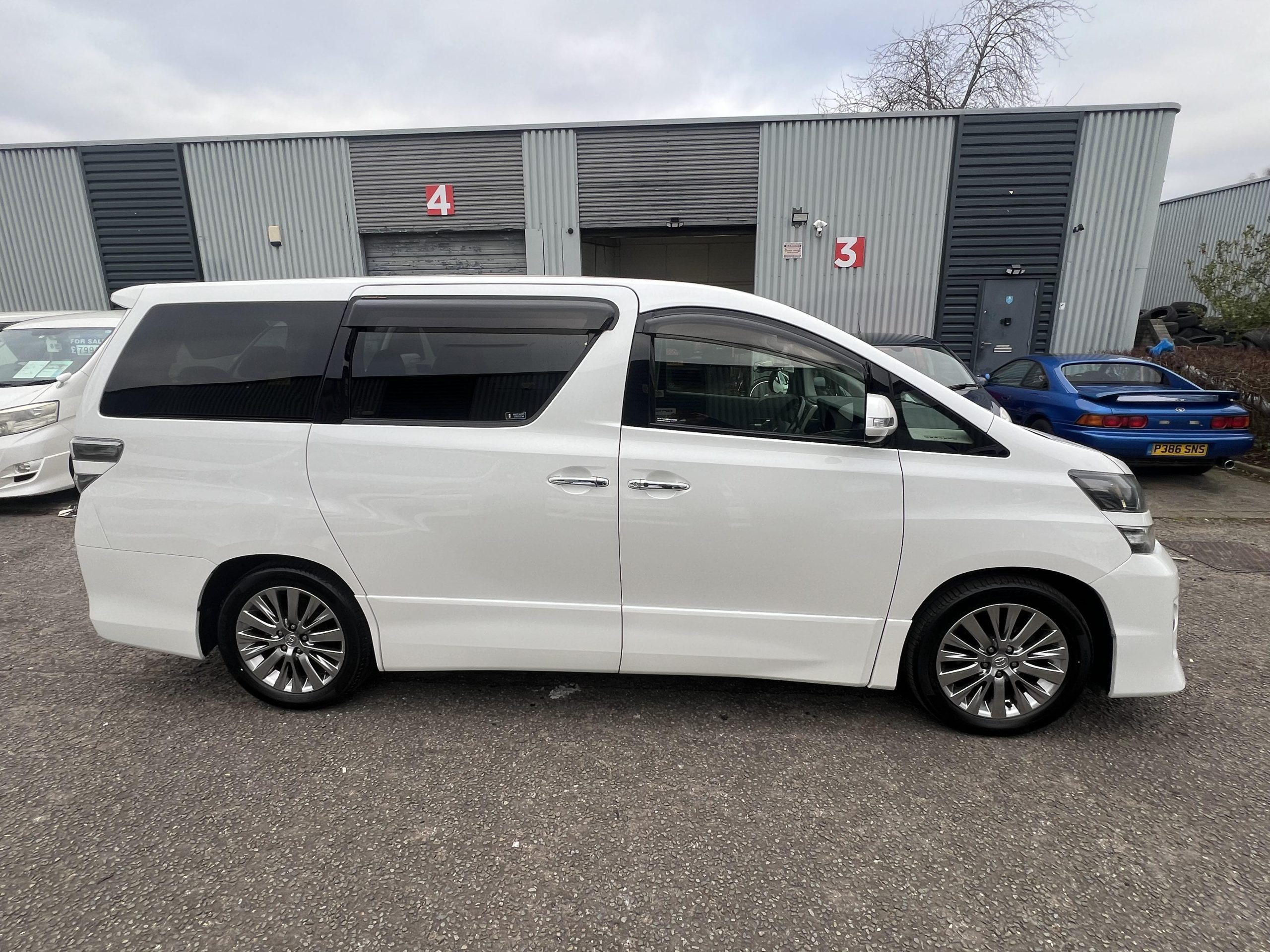 2014 Toyota Vellfire, White 2.4ltr, 7 seater, Golden Eyes 2 Edition ...